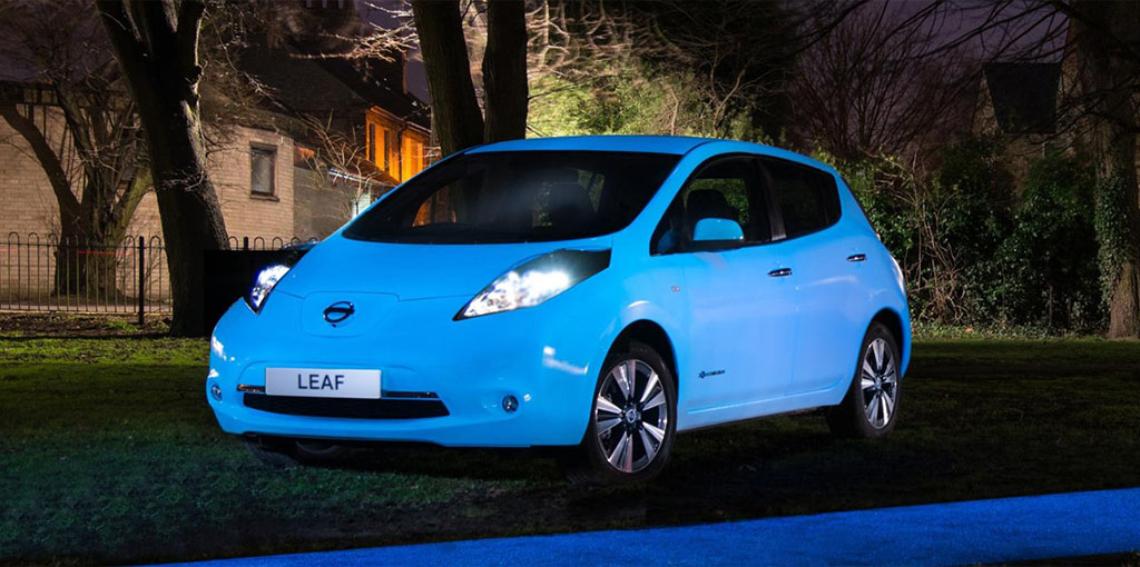 El primer auto que brilla de noche