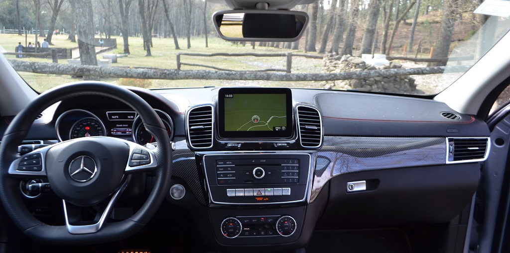 Mercedes Benz GLA 400 interior - Motriz